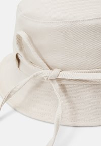 Calvin Klein LETTERING BUCKET - Hut - ecru/offwhite - Zalando.at