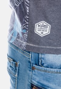 Koroshi PRINTED PALM TREES - T-shirt imprimé - navy/bleu marine ...