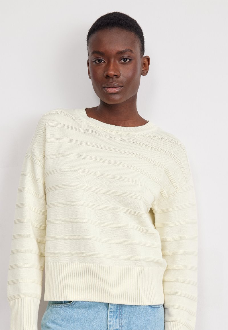 GANT TONAL STRIPED C-NECK - Stickad tröja - cream/offwhite - Zalando.se