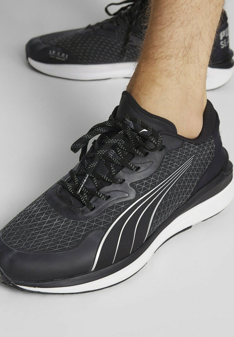 Puma NITRO WTR - Stabilty running shoes - black metallic silver/black ...