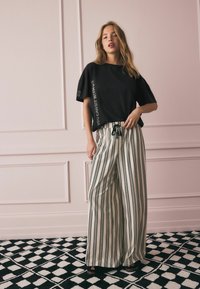 Rockett St George YOU CAN SIT WITH US EMBROIDERED - Pyjamas - black ...