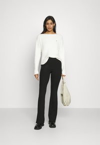 TOM TAILOR DENIM Stoffhose - deep black/schwarz - Zalando.ch