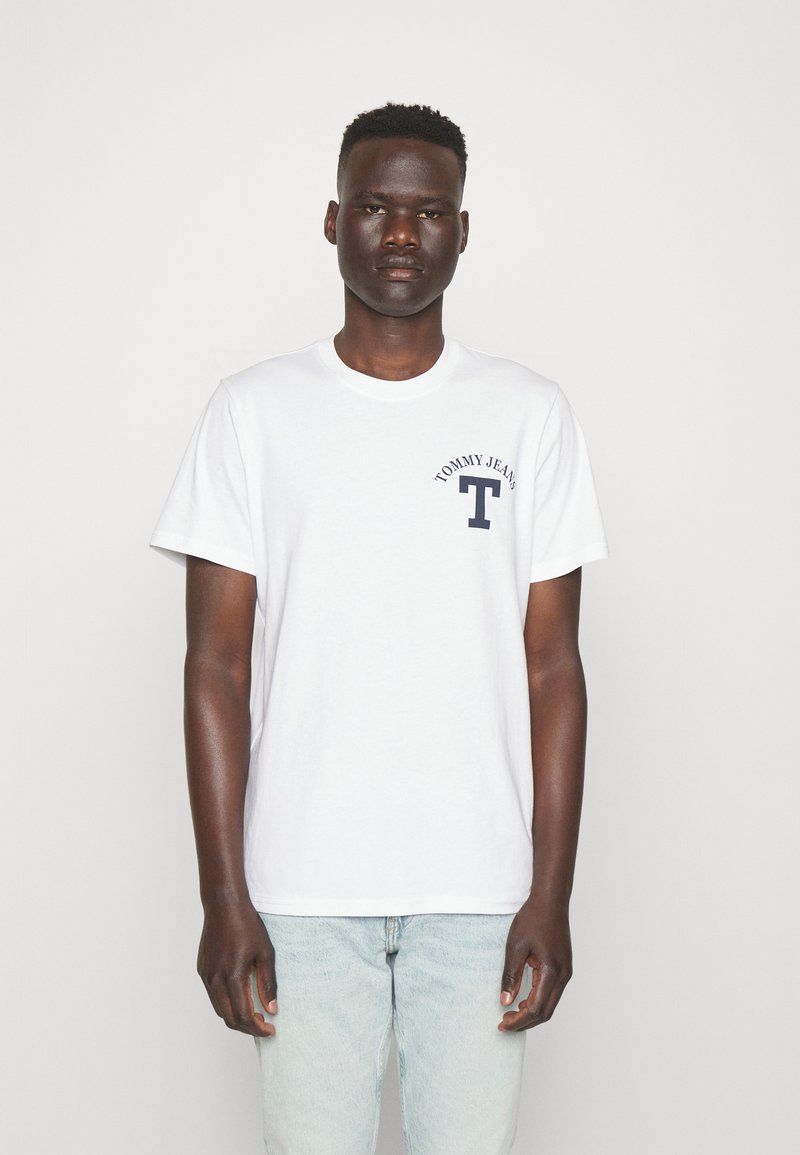 Tommy Jeans CURVED LETTERMAN TEE - T-shirt con stampa - white/bianco ...