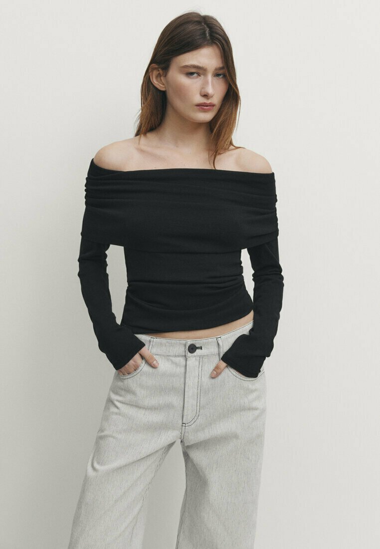 Massimo Dutti LONG SLEEVE WITH EXPOSED SHOULDERS - Strickpullover ...