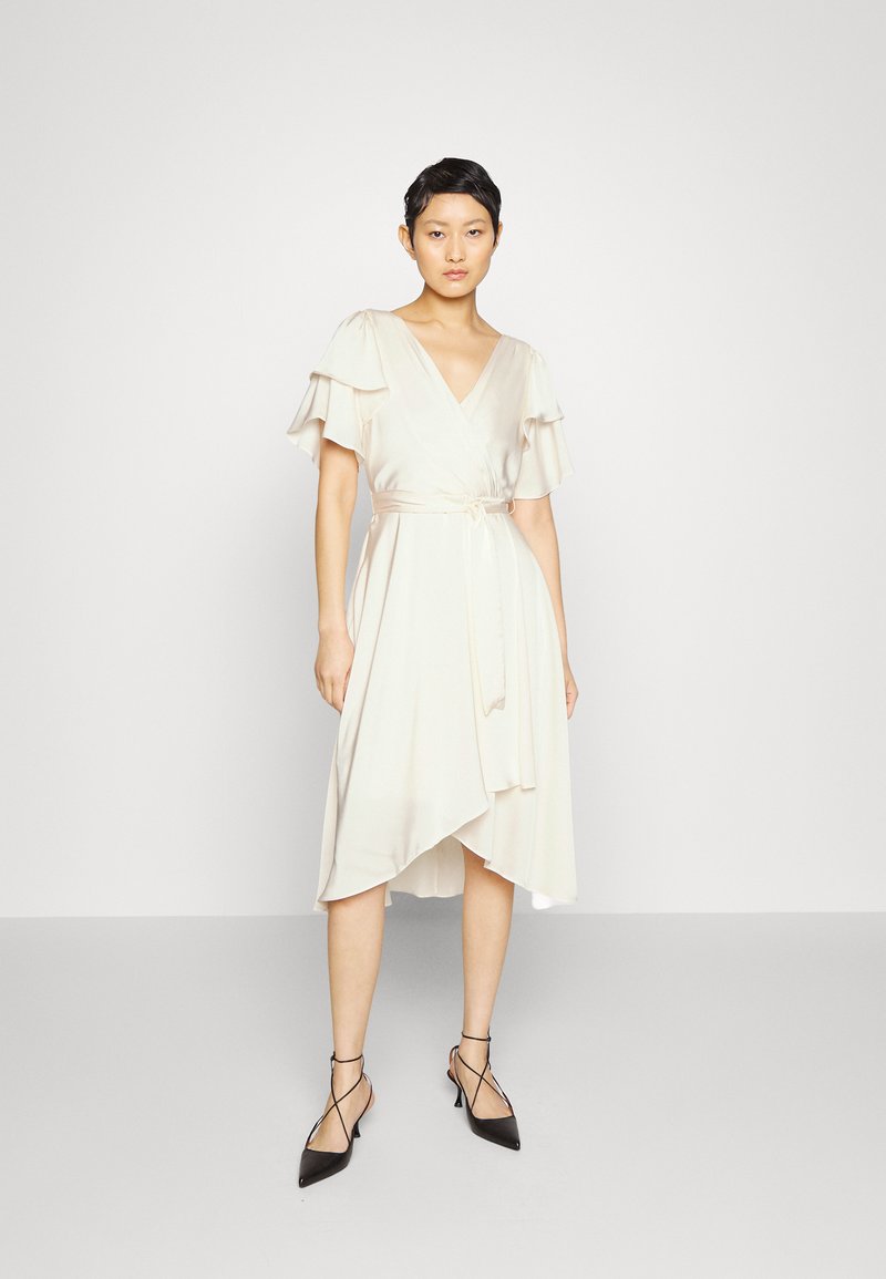 DKNY DOUBLE RUFFLE SLEEVE V NECK - Cocktailjurk - buttercream/crème ...