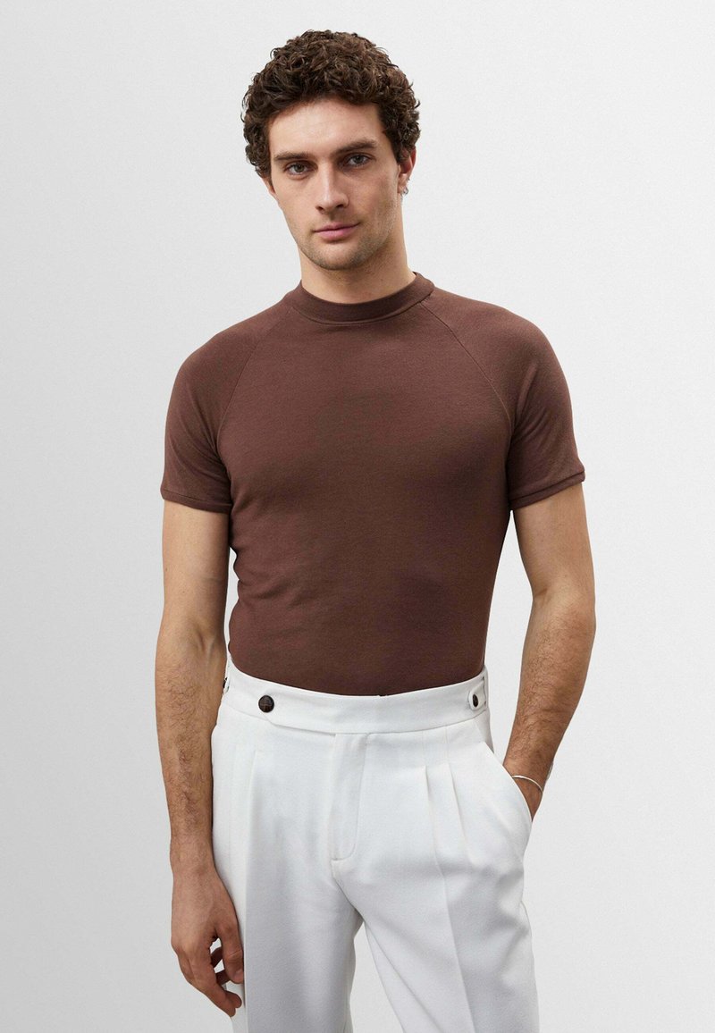 Antioch BASIC - Basic T-shirt - brown - Zalando