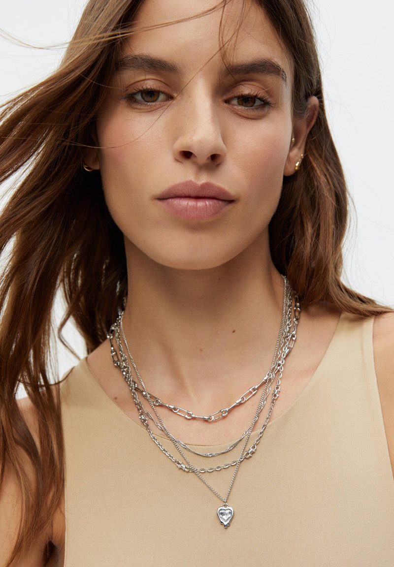 pull-bear-pack-of-4-grunge-kaulakoru-silver-coloured-hopeanv-rinen
