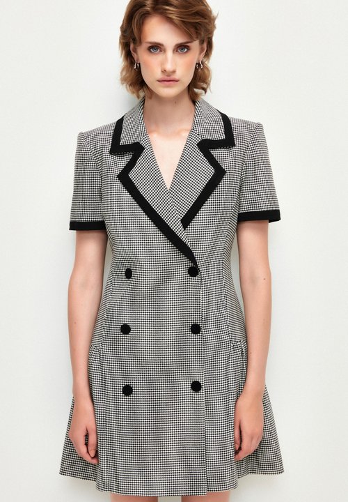 adL GARNISHED WITH POCKET FLAP - Robe chemise - printed black/noir ...