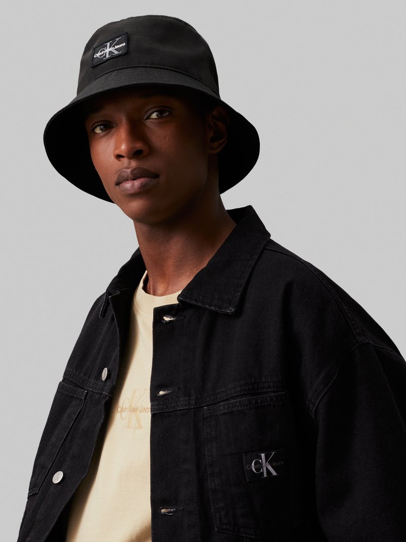 Calvin Klein Jeans MONO LOGO PATCH BUCKET HAT UNISEX - Hut - black ...