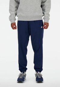 New Balance ATHLETICS STRETCH - Tracksuit bottoms - nb navy/blue - Zalando