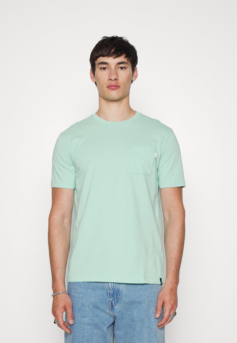 Scotch & Soda DYED POCKET TEE - T-Shirt basic - faded mint/mint ...