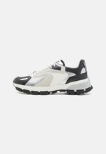 MOSCHINO UOMO - Sneakers laag - bianco/nero/argento/zwart - Zalando.nl