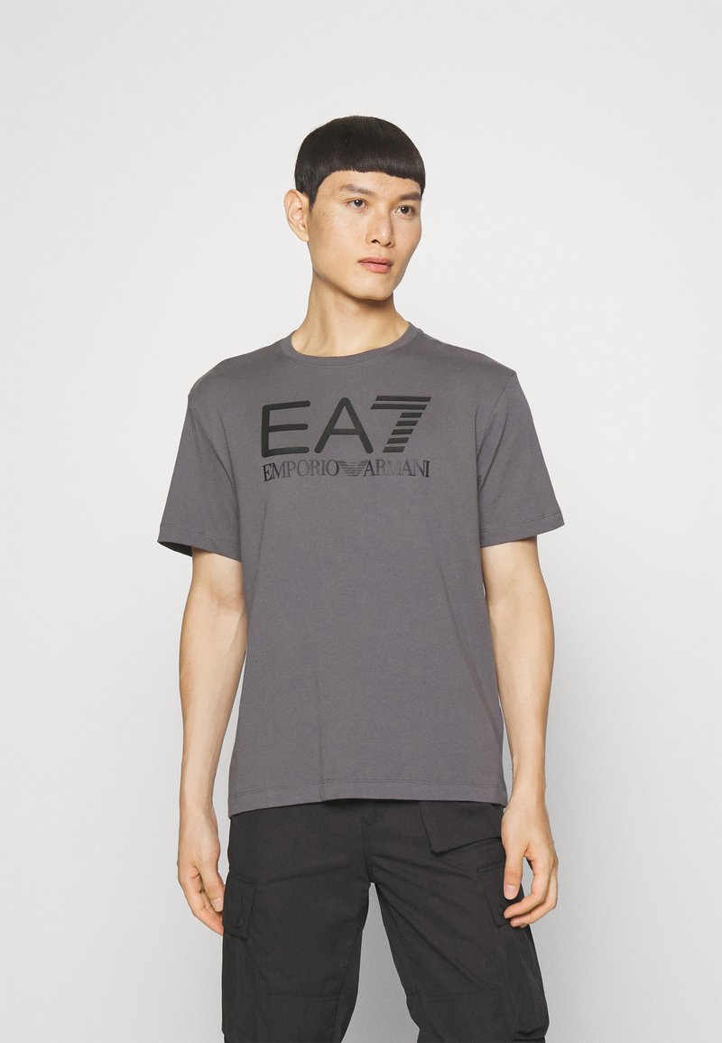 EA7 Emporio Armani Trükipildiga T-särk - dark grey/tumehall - Zalando.ee