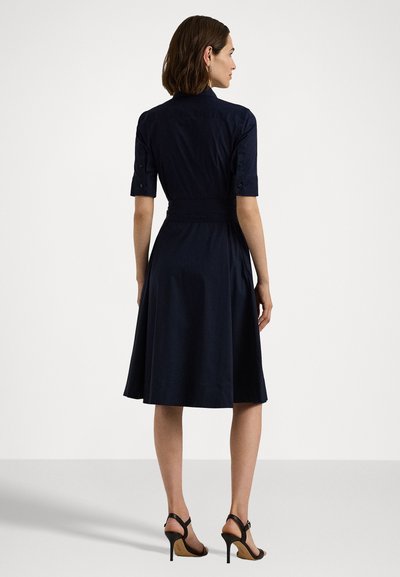 Lauren Ralph Lauren JILLEAH SHORT SLEEVE DAY DRESS - Vapaa-ajan mekko - indigo sail/sininen ...