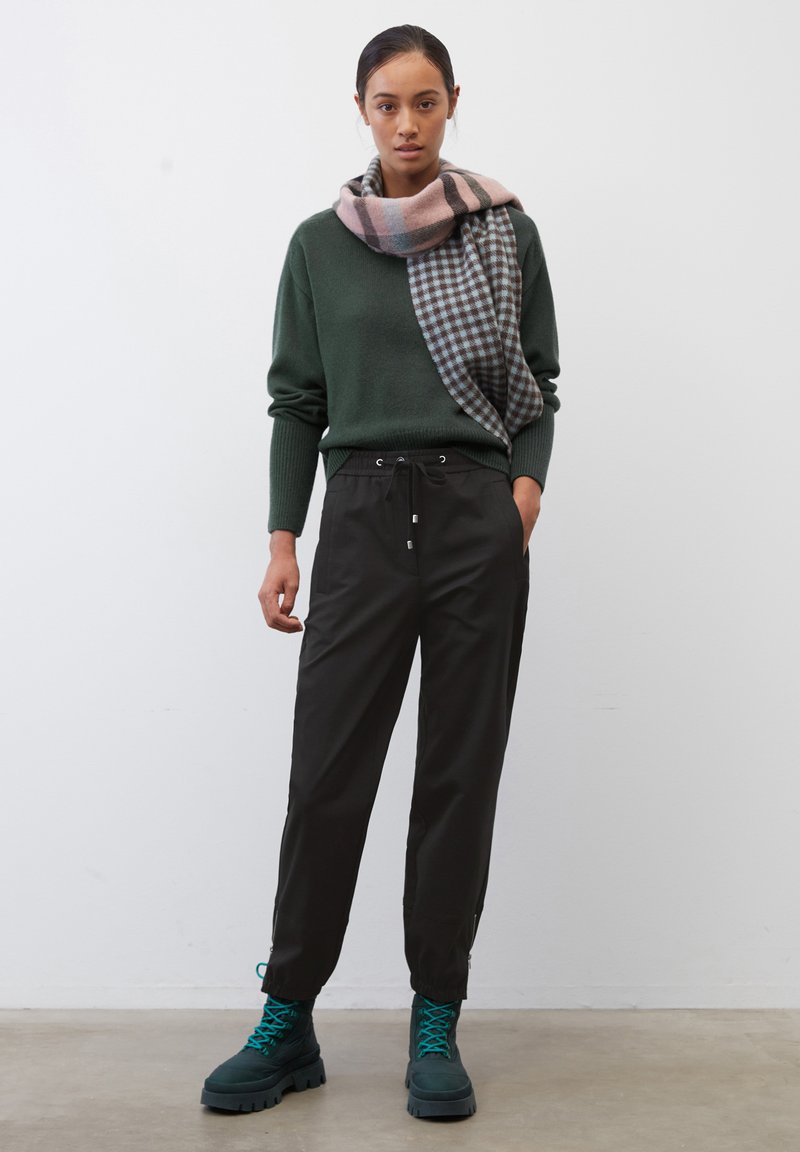 Marc O'Polo PANTS JOGGER TRAVEL STYLE ZIPPER DETAIL - Jogginghose ...