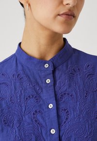 YAS Petite YASMIA LONG DRESS - Blusenkleid - navy blue/dunkelblau ...