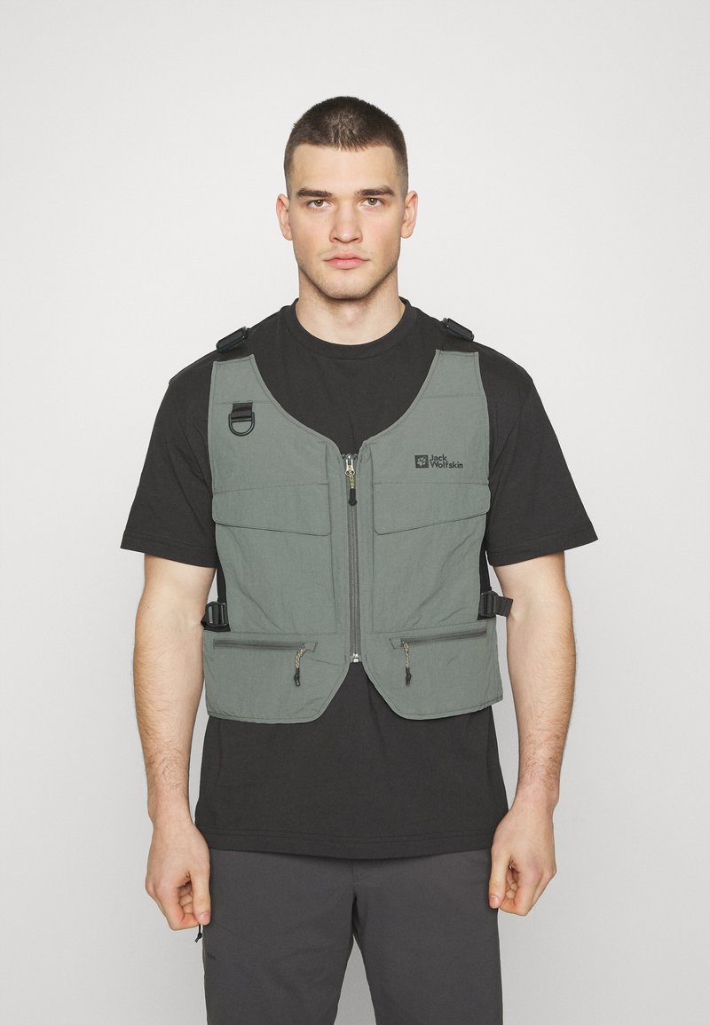 Jack Wolfskin DISKOVERA UTILITY VEST - Bodywarmer - gecko green ...