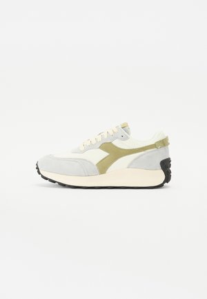New Balance URC42 UNISEX - Baskets basses - white/blanc - ZALANDO.FR