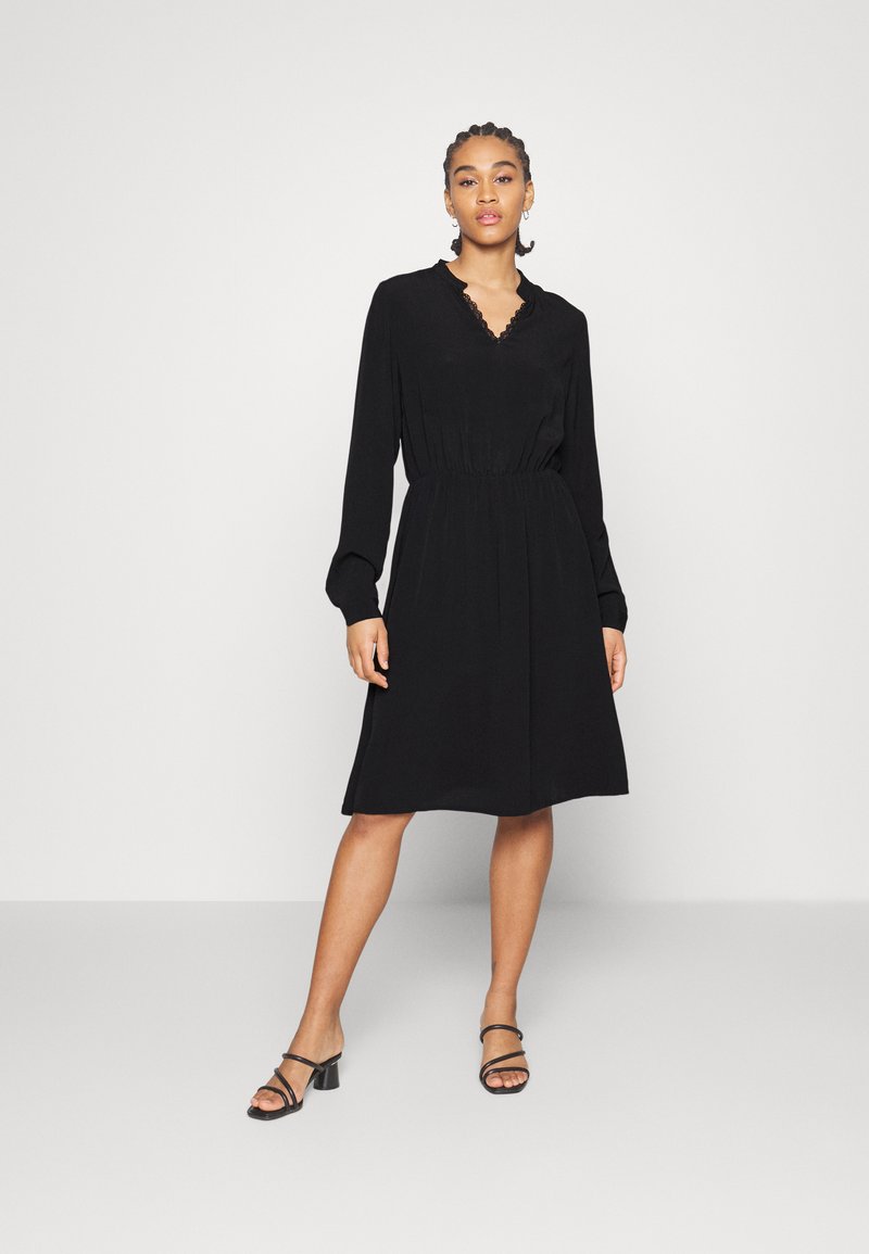YAS YASJULIATTA L/S LACE DRESS - Freizeitkleid - black/schwarz - Zalando.ch