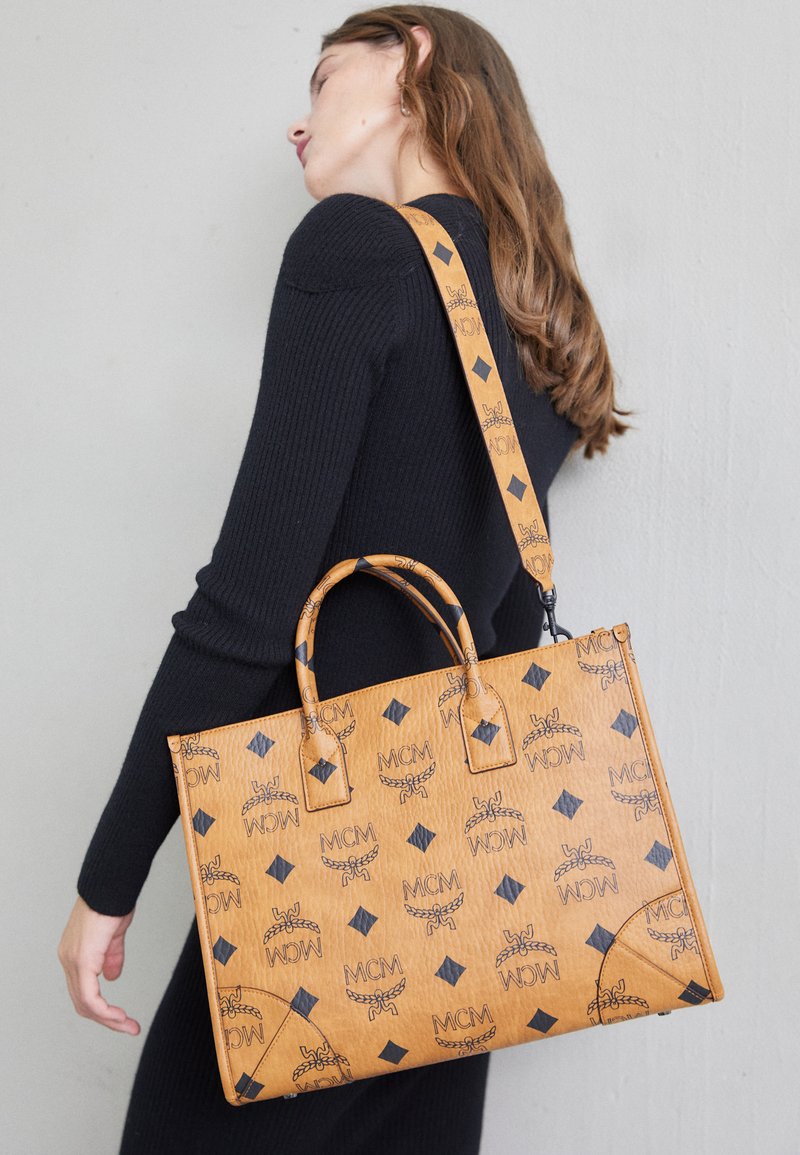 MCM MUNCHEN TOTE LARGE - Shopping bags - cognac - Zalando.dk