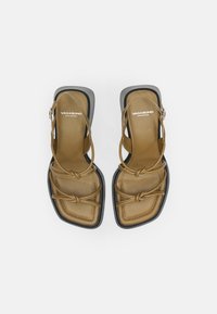 Vagabond INES - Riemensandalette - amber green/oliv - Zalando.ch