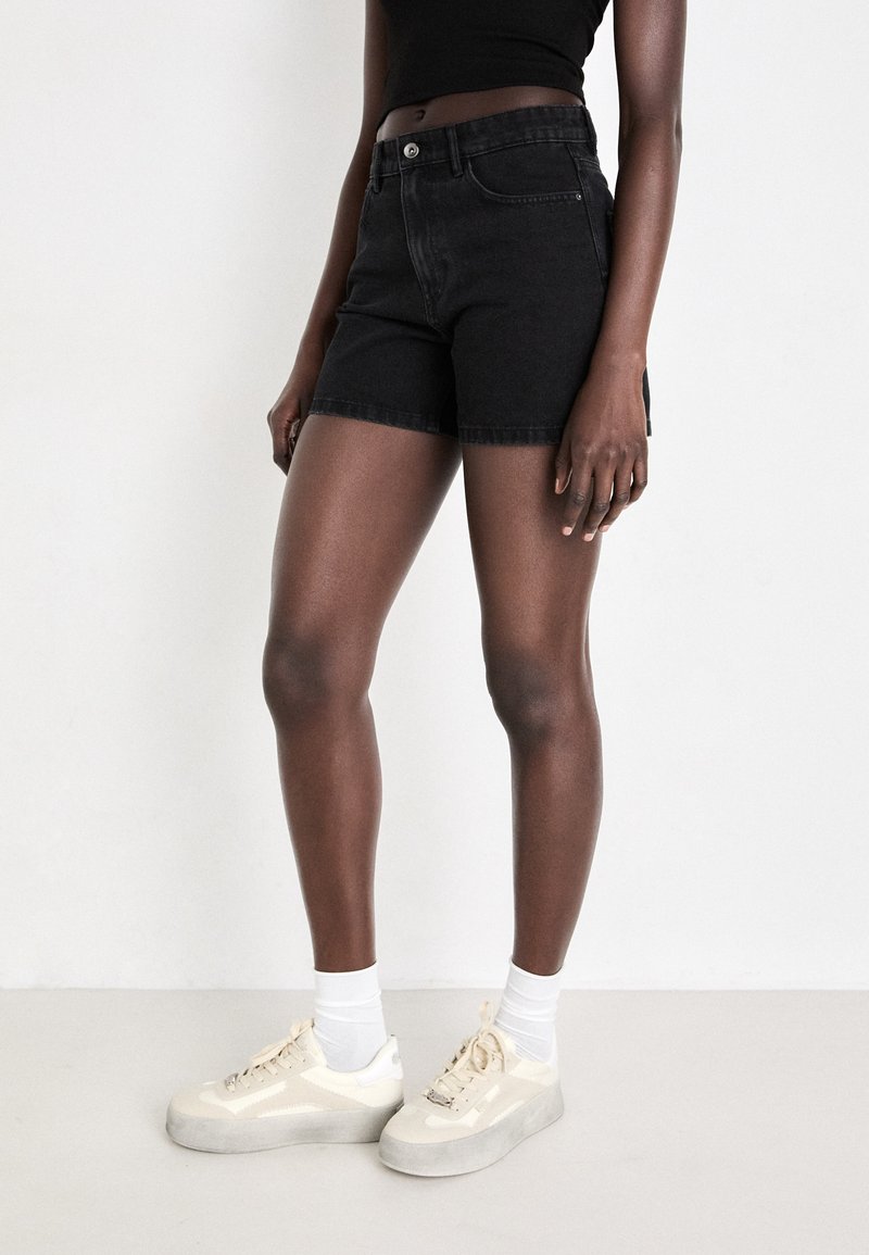 ONLY ONLVEGA WESTERN BELT - Denim shorts - washed black/black denim ...