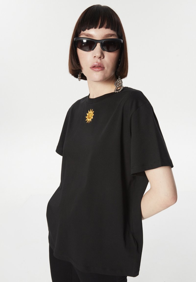 Twist CASUAL EMBROIDERED COMFORTABLE CUT - Camiseta estampada - black ...