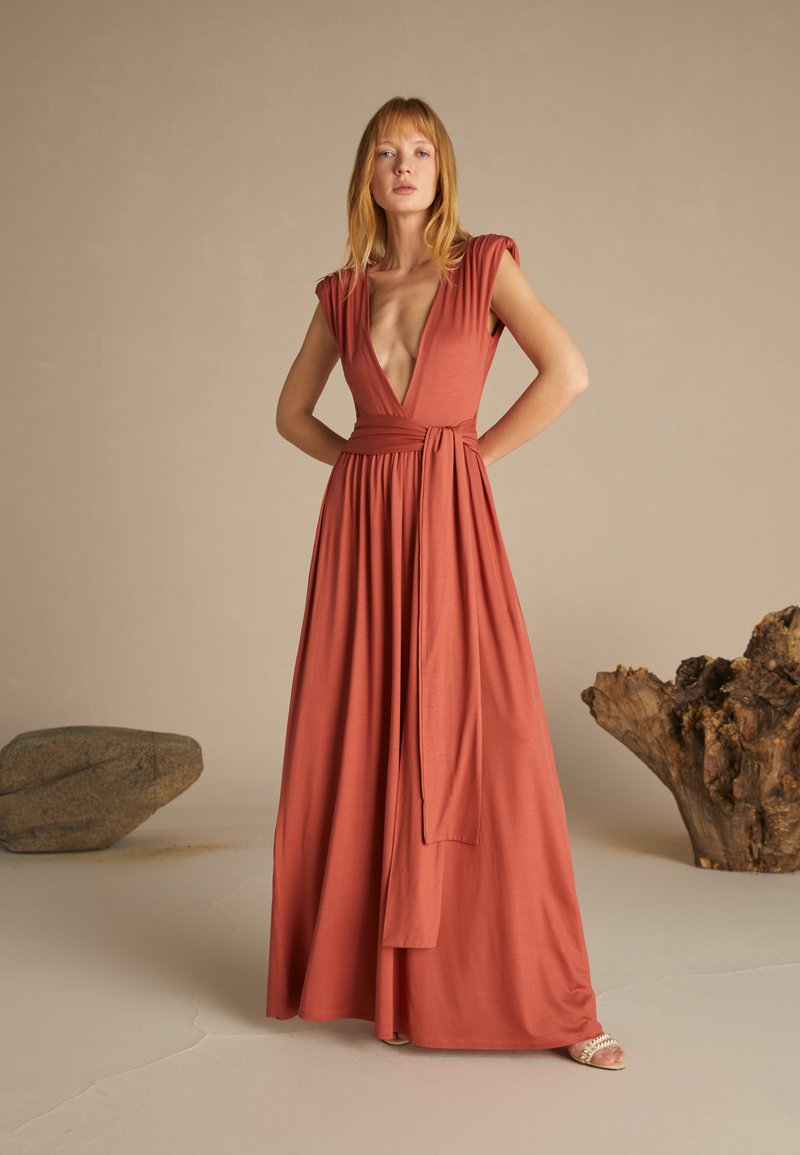 Zign Studio ELEVATED PLUNGE V MAXI DRESS - Maxikleid - mottled orange ...