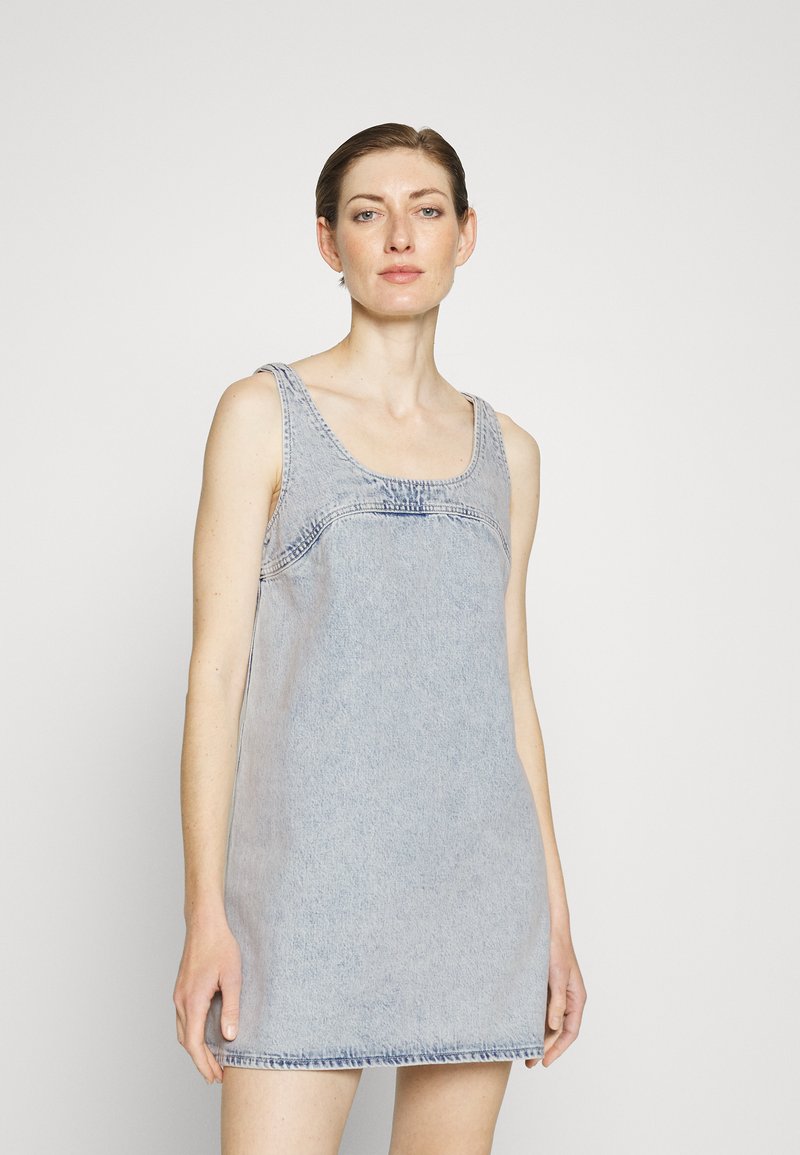 FRAME MICRO FLARE DRESS - Denim dress - getaway/bleached denim - Zalando.ie