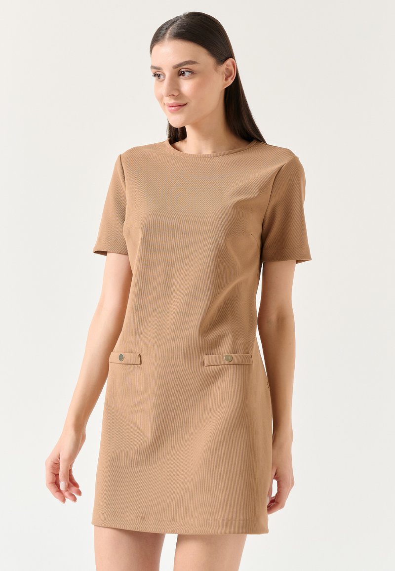 Jimmy Key Jumper dress - camel - Zalando.de