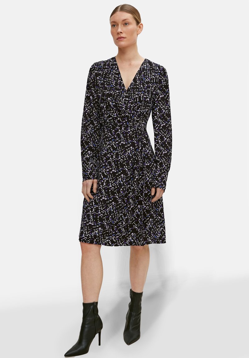 comma MIT ALLOVER-MUSTER - Day dress - schwarz/mottled anthracite - Zalando