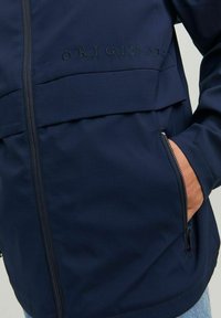 Jack & Jones JORCOPENHAGEN SPRING - Leichte Jacke - navy blazer ...