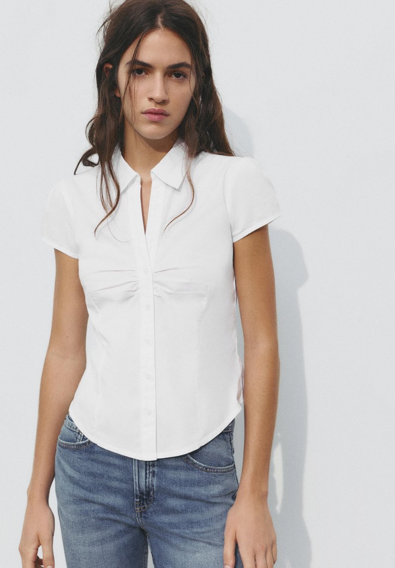 PULL&BEAR GATHERED SHORT SLEEVE SHIRT - Button-down blouse - white ...