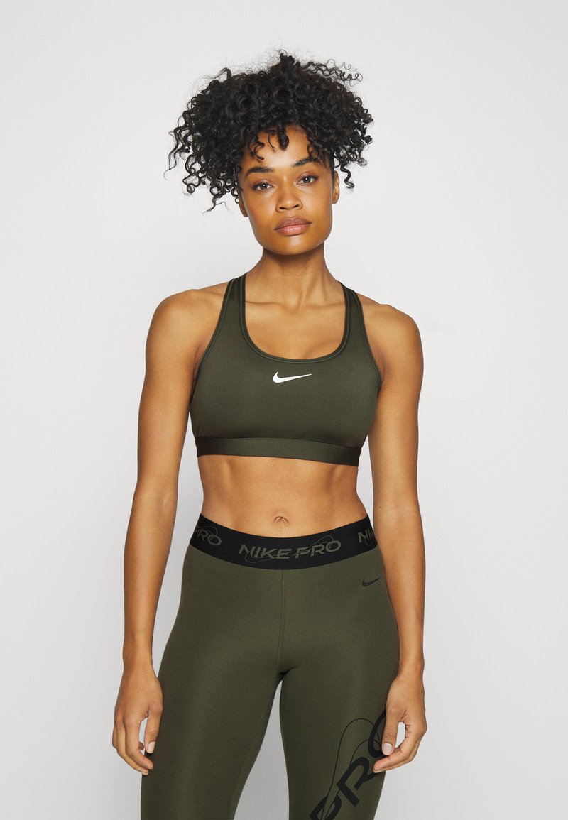Nike Performance BRA - Sport-bh met medium support - cargo khaki/white ...