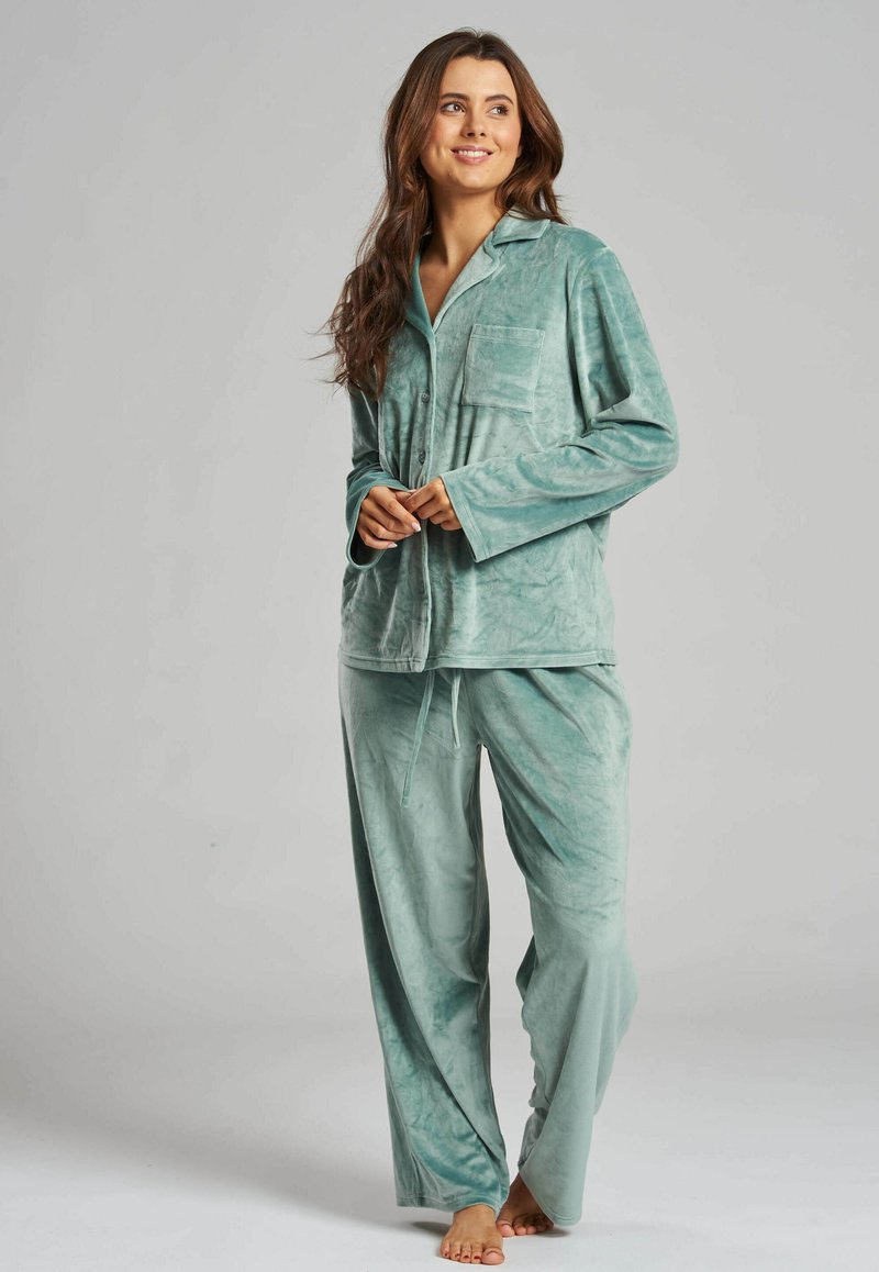 Loungeable SUPER SOFT VELOUR LONG BUTTON - Pyjamas - sage/ljusgrön ...