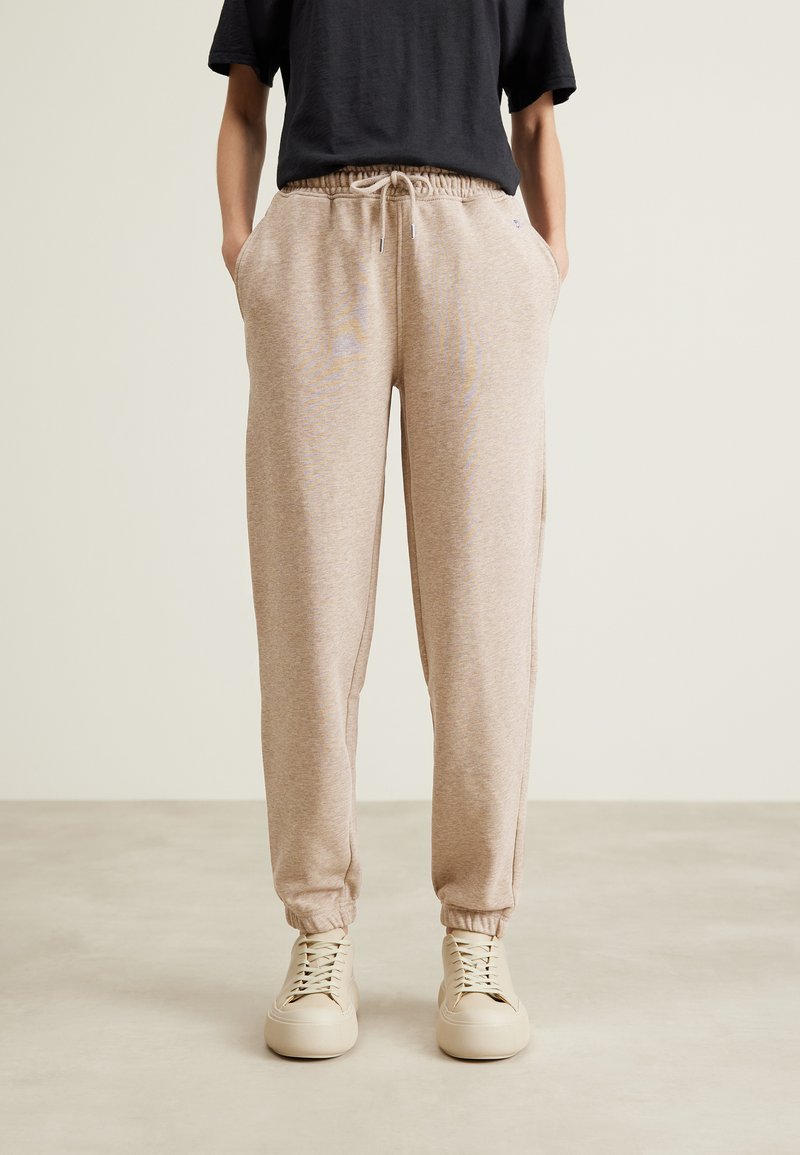 GANT SHIELD - Tracksuit bottoms - desert brown/light brown - Zalando.co.uk