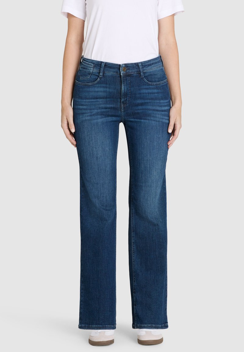 MAC Jeans LAURA - Jeans Bootcut - blue stone/blue denim - Zalando.at