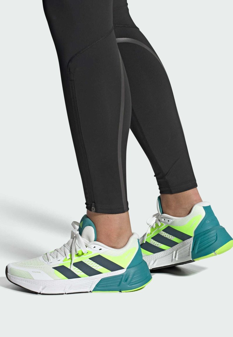 adidas Performance QUESTAR 2 M - Obuwie do biegania treningowe/mleczny ...