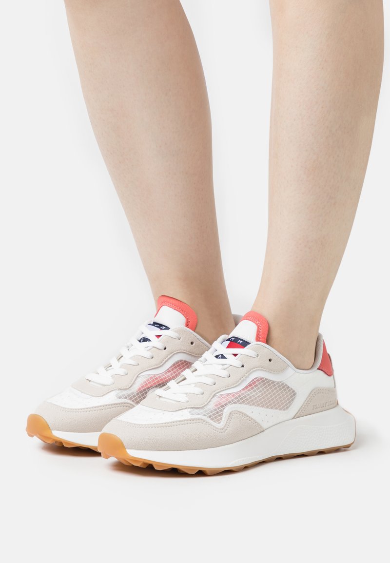 Tommy Jeans TRANSLUCENT RUNNER - Trainers - bleached stone/taupe - Zalando