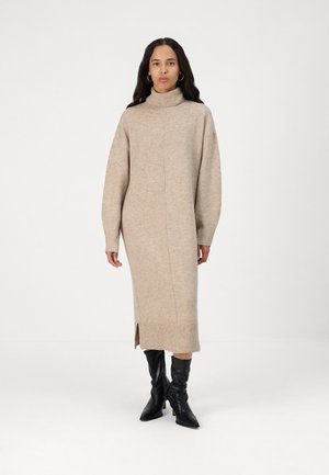 YAS MIDI ROLLNECK S NOOS - Stickad klänning - birch/offwhite - Zalando.se