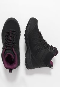 HI-TEC RAVEN MID WP - Trekingové boty - black/grape wine/černá - Zalando.cz