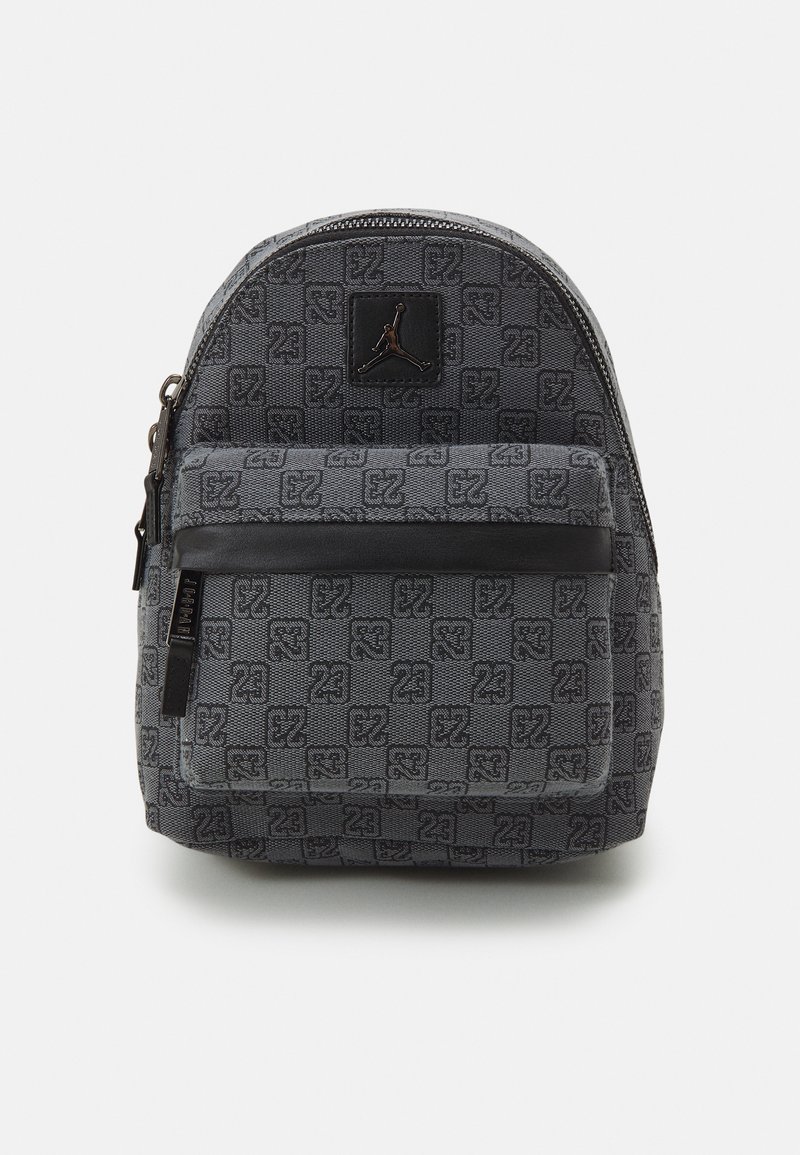 Jordan JAN MONOGRAM MINI BACKPACK UNISEX - Ruksak - smoke grey/sivá ...