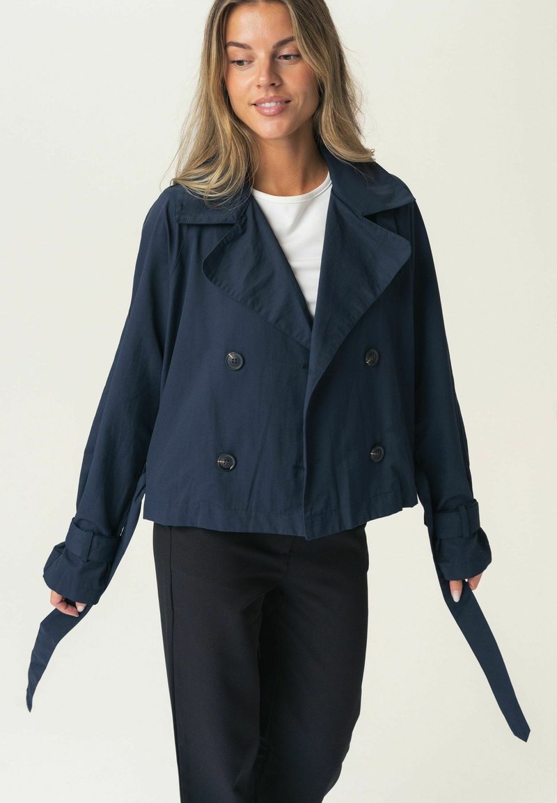 BY IC ALMAIC TRENCH - Lichte jas - blue/blauw - Zalando.be