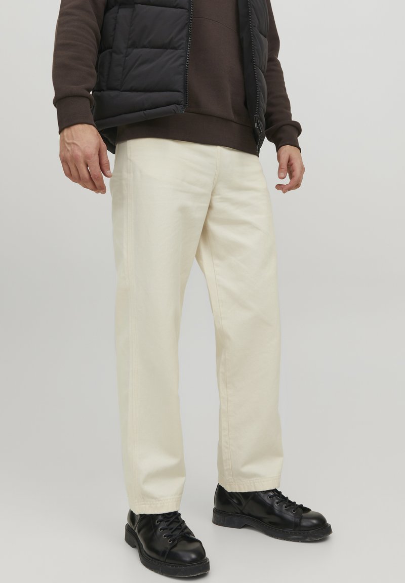 Jack & Jones BILL REVOLVER WIDE - Straight leg -farkut - ecru/beige ...