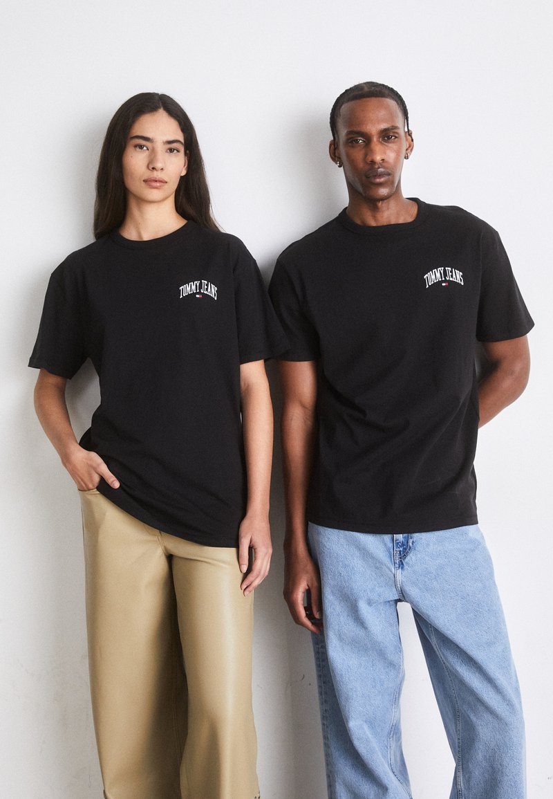 Tommy Jeans VARSITY TEE - T-Shirt basic - black/schwarz - Zalando.de