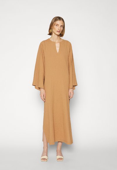 By Malene Birger KAYIA - Vestido largo - tobacco brown/coñac - Zalando.es