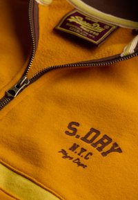 Superdry & Co SUPERDRY CULT ZIP THROUGH TRACK TOP. - Zip-up sweatshirt ...
