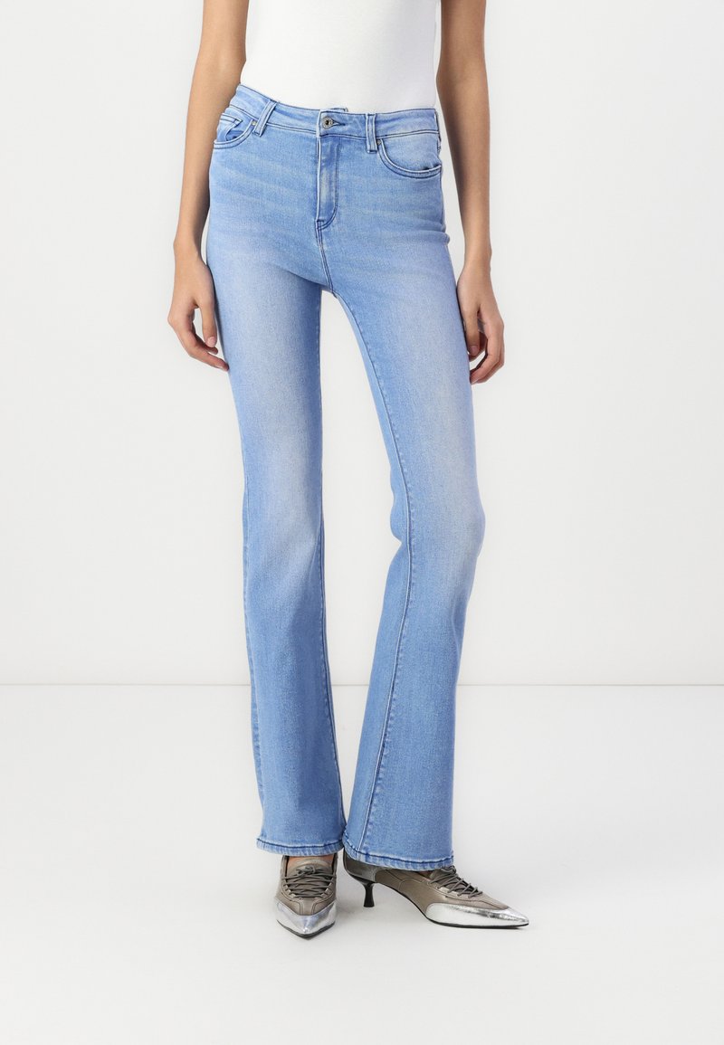 ONLY ONLMILA - Blugi evazați - special bright blue denim/denim albastru ...