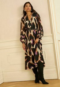 Love & Roses REGULAR FIT - Vapaa-ajan mekko - ivory/musta - Zalando.fi