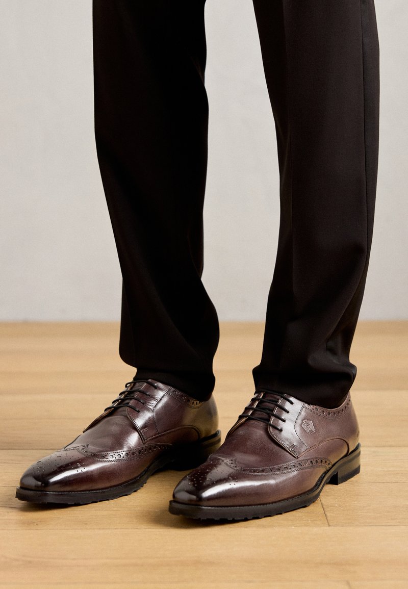 Melvin & Hamilton FLYNN 4 - Veterschoenen - dark brown/donkerbruin ...